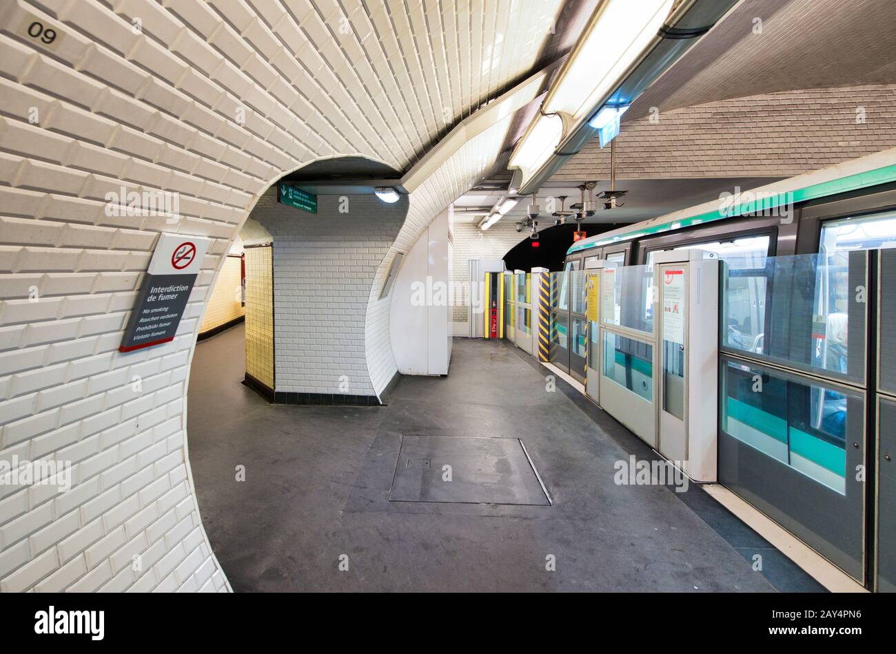 Interior of Subway Station in Paris. Metro train Stock Photo - Alamy