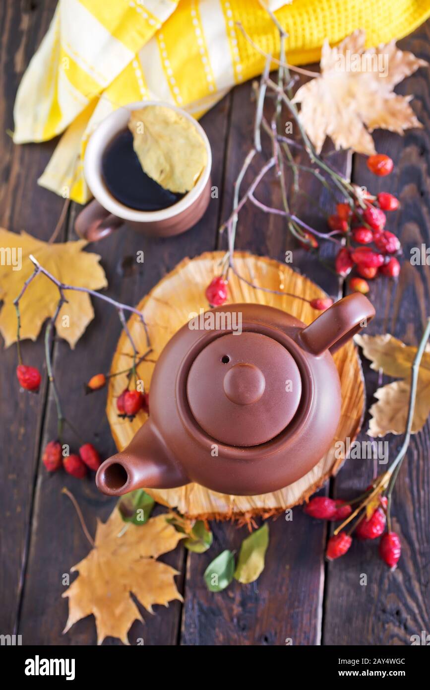 fresh tea in teapot Stock Photo - Alamy