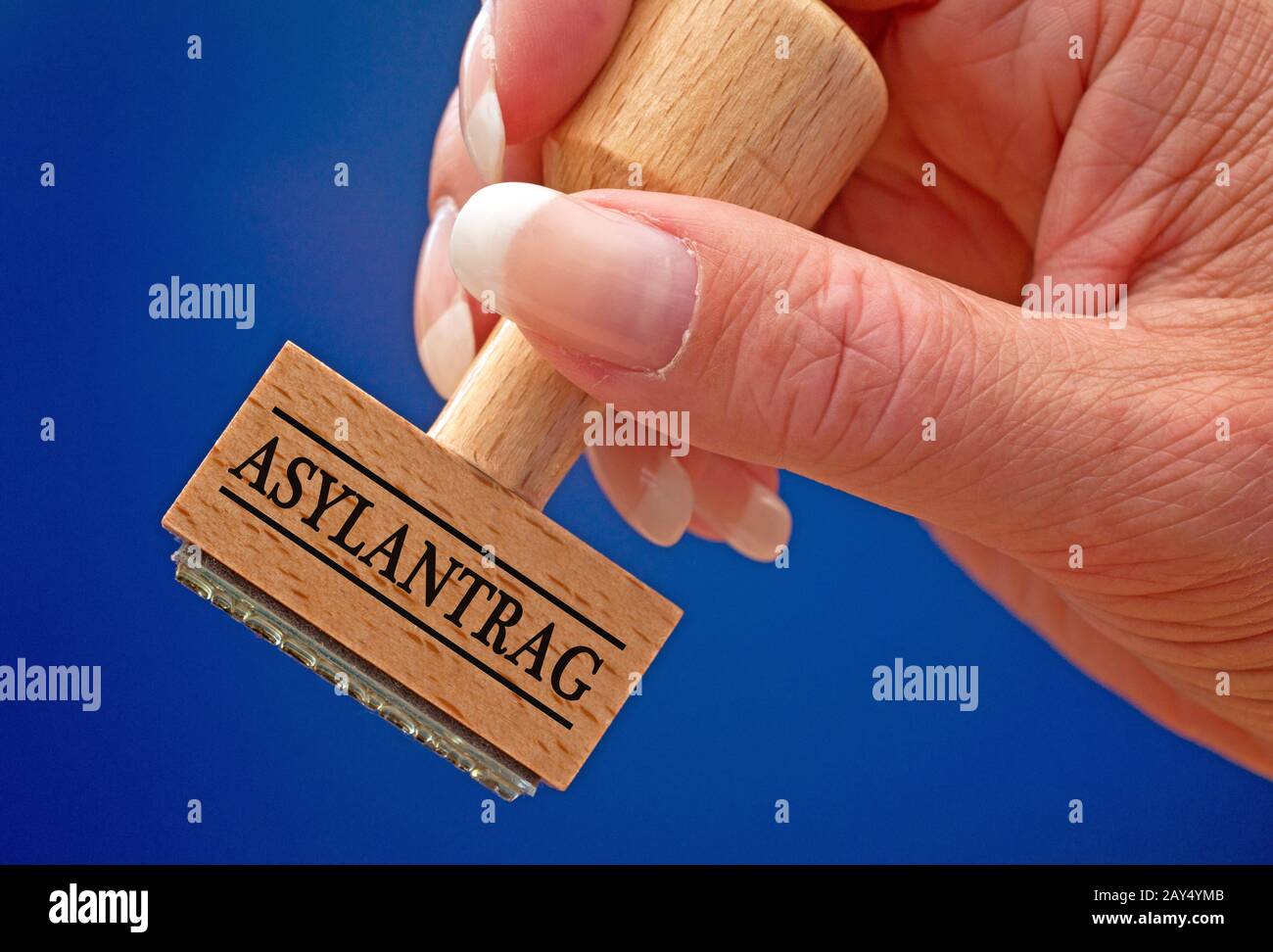 Asyl Asylantrag Stempel Stock Photo - Alamy