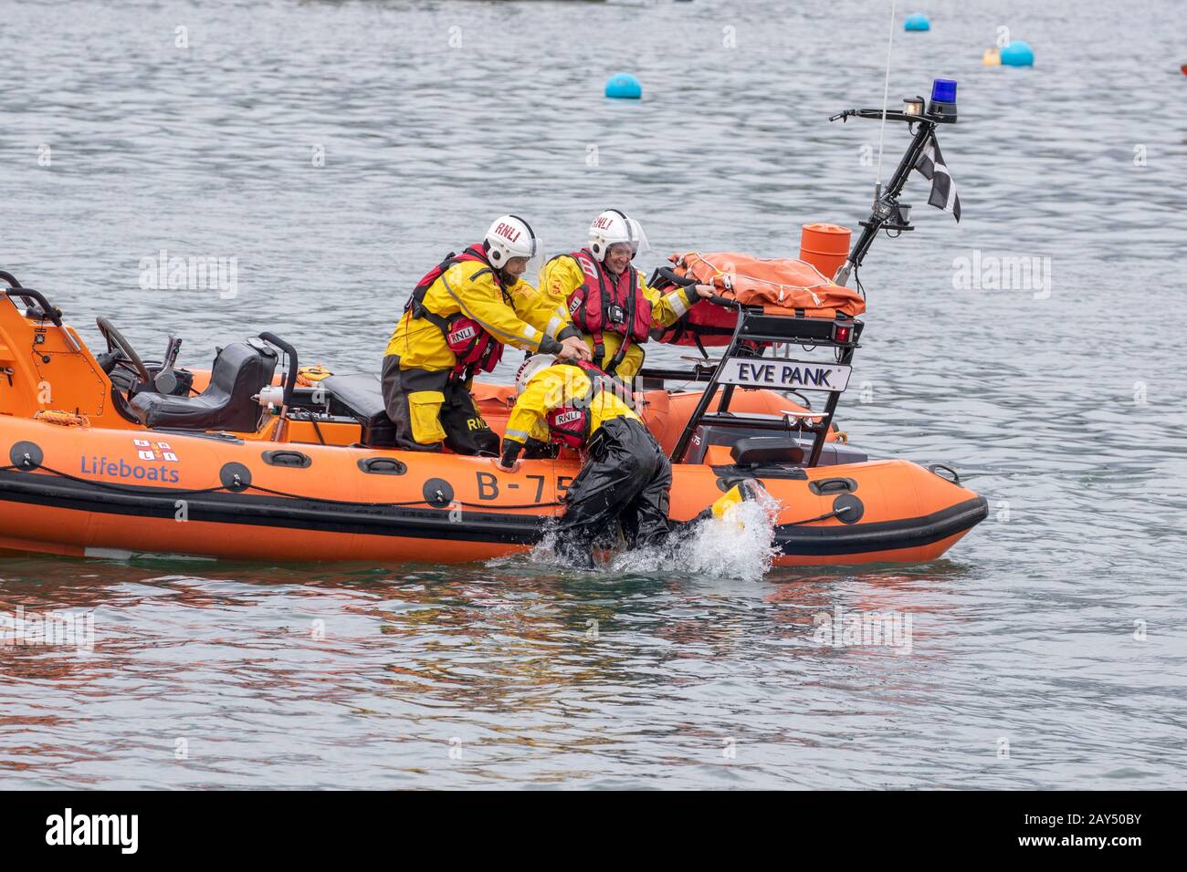 Inshore lifeboat recovers casualty Stock Photo - Alamy