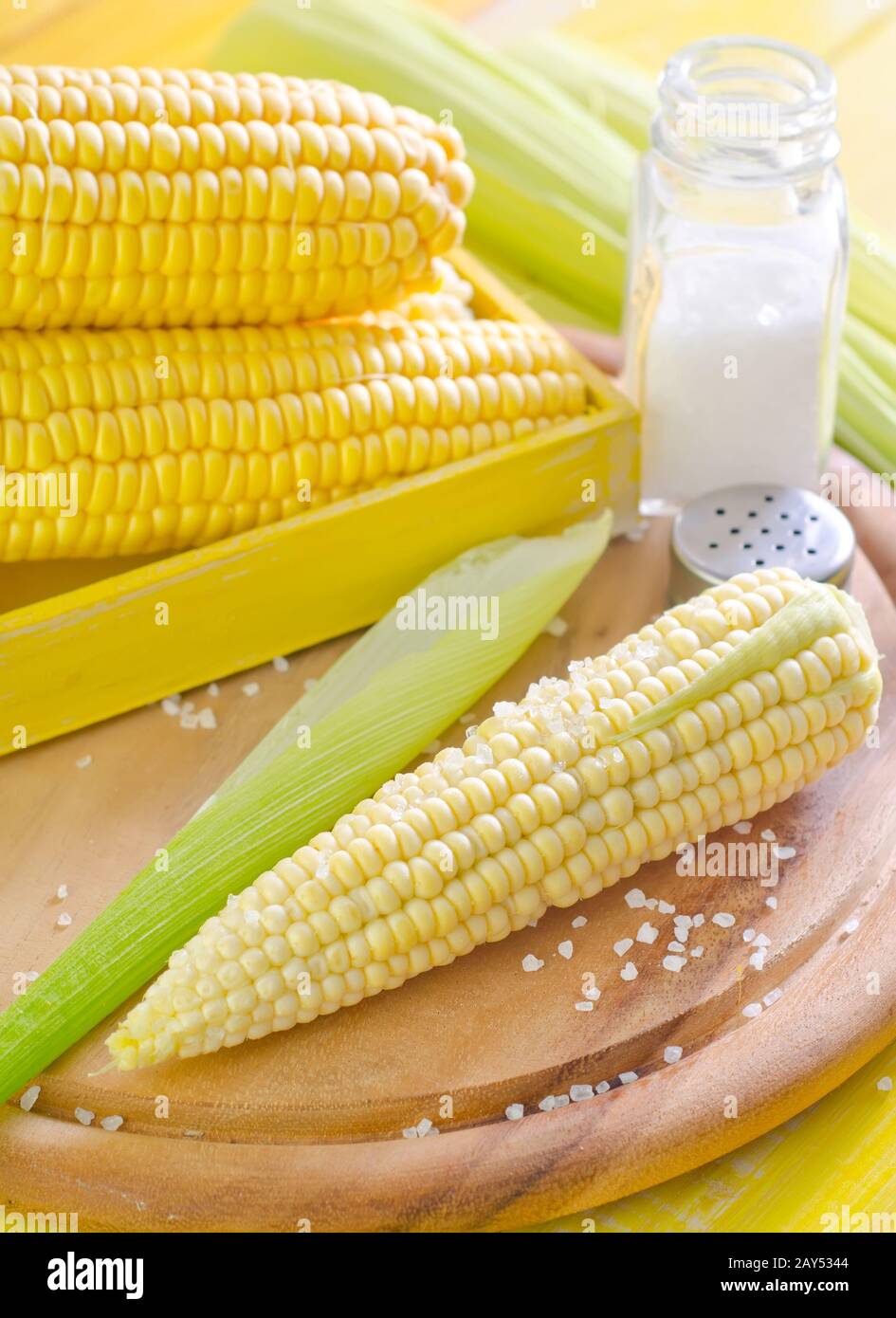 boiled corn with salt Stock Photo - Alamy