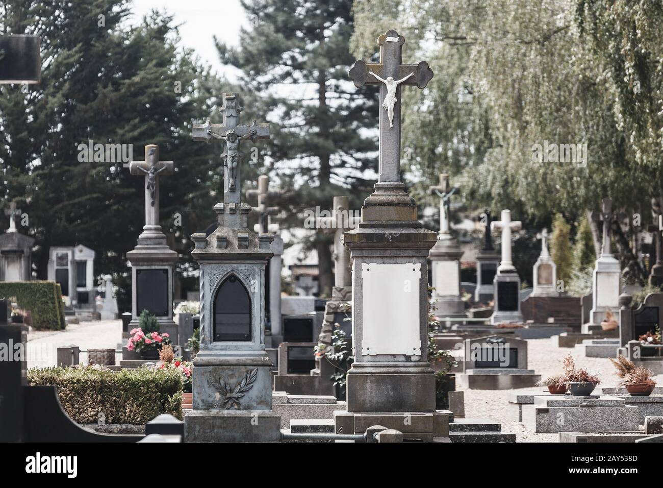 Old Gothic cemetery in Europe. Grief and remembrance concept Stock ...
