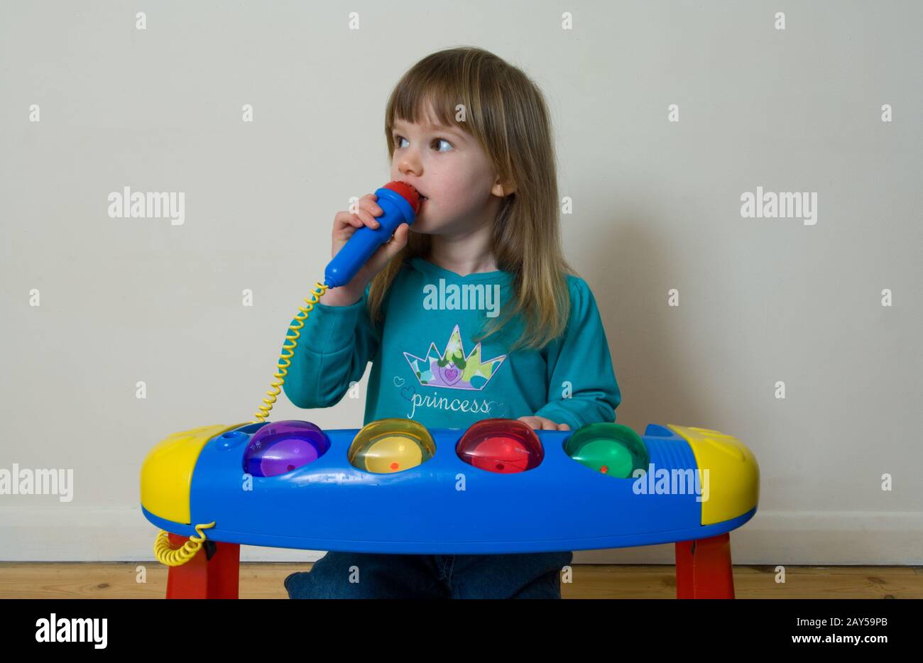 See through piano hi-res stock photography and images - Alamy