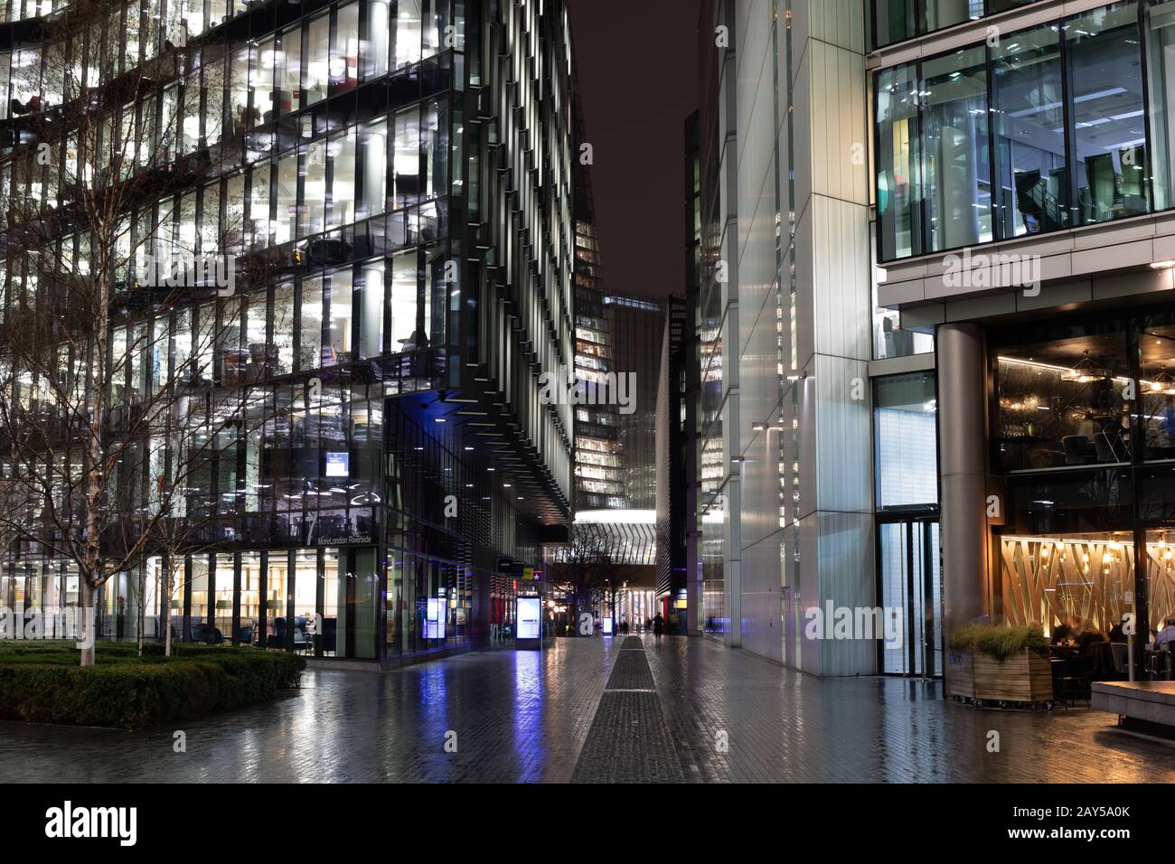 Queenswalk architecture hi-res stock photography and images - Alamy