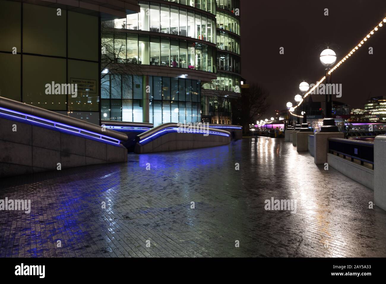 Queenswalk architecture hi-res stock photography and images - Alamy
