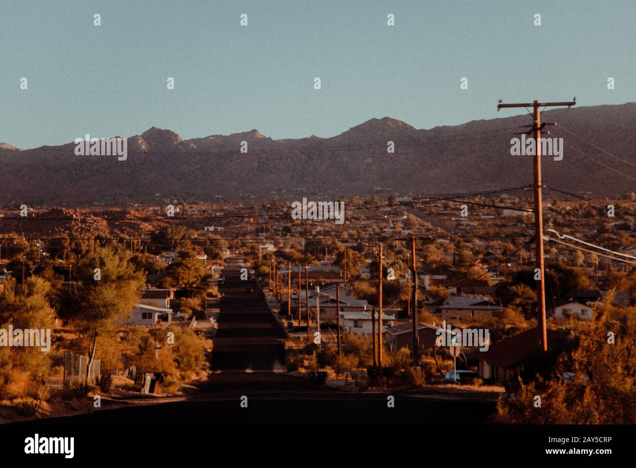 American desert road hi-res stock photography and images - Alamy