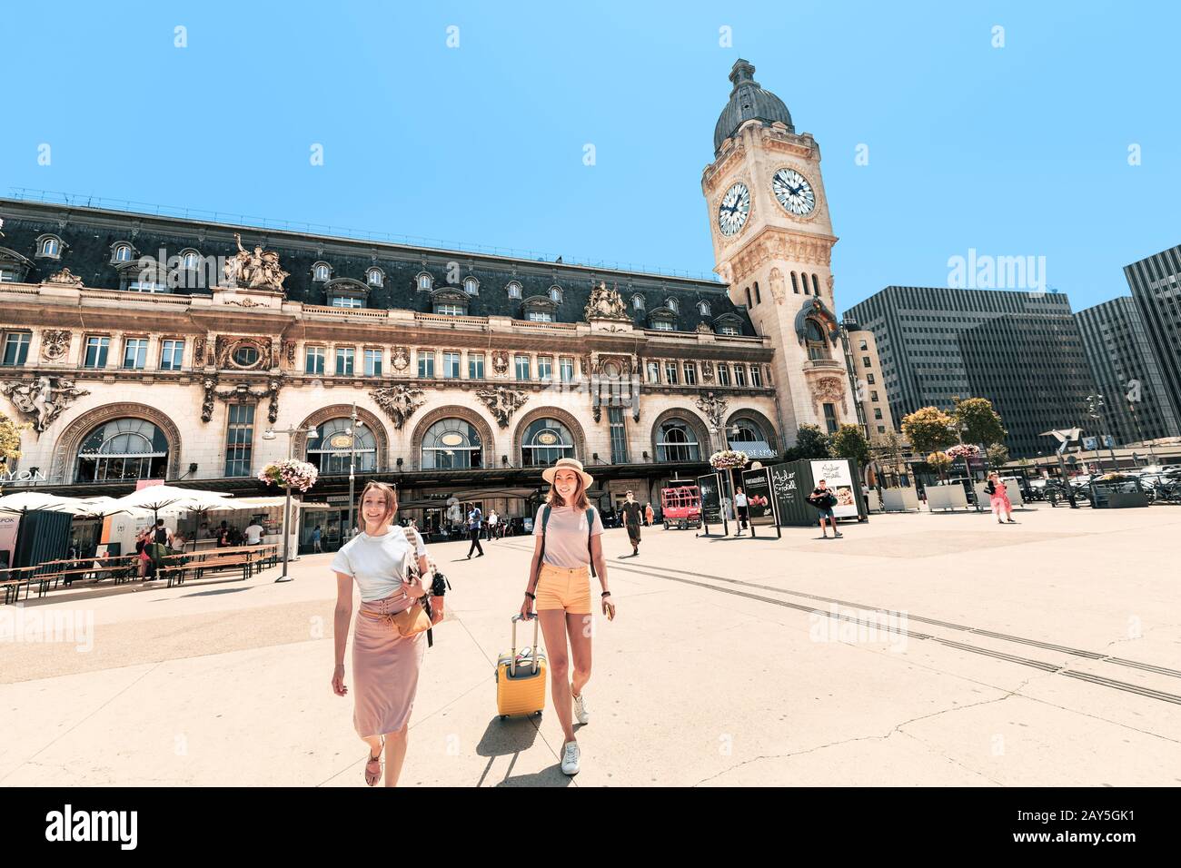 Gare de lyon platform hi-res stock photography and images - Alamy