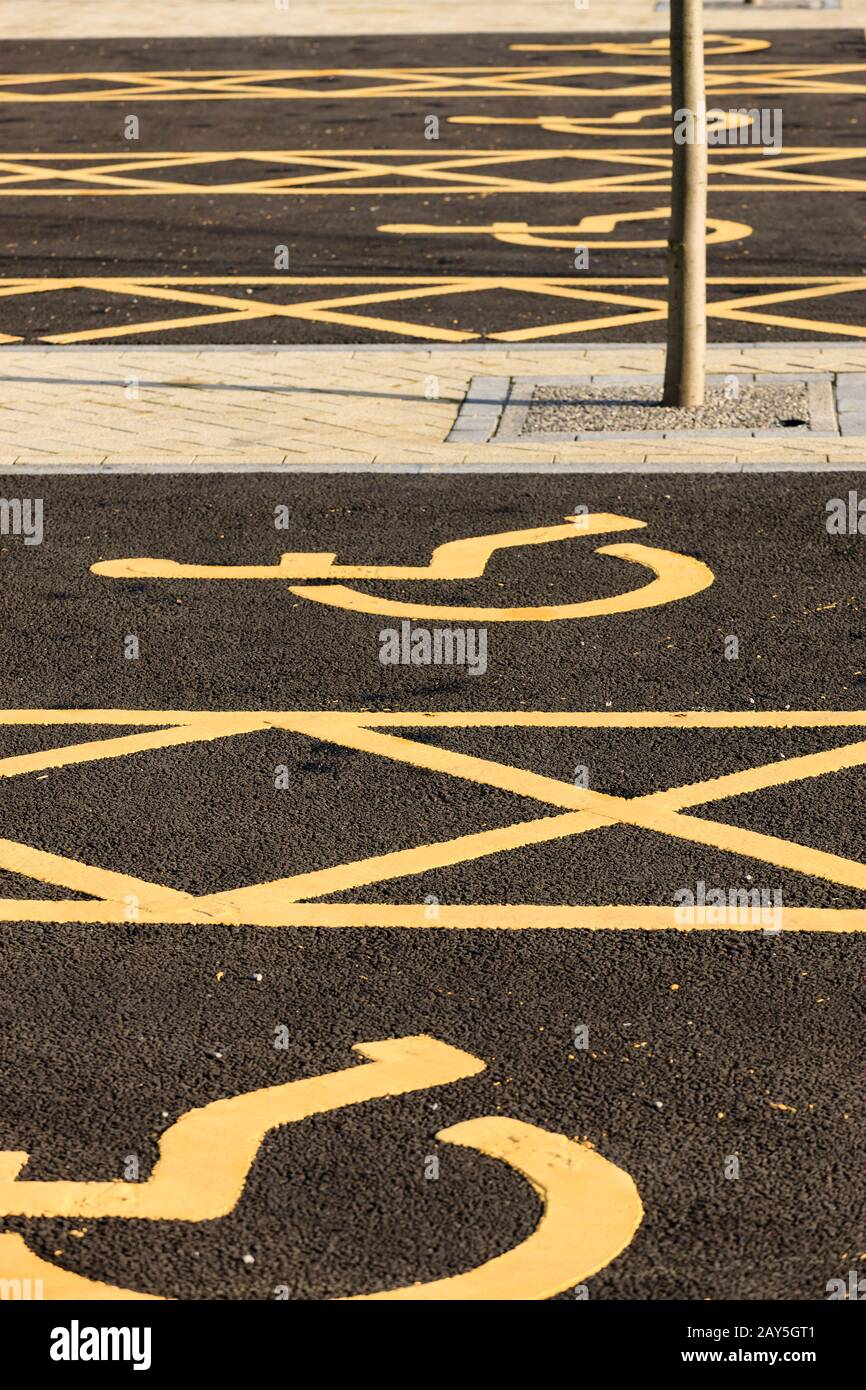 Disabled bay sign hi-res stock photography and images - Alamy