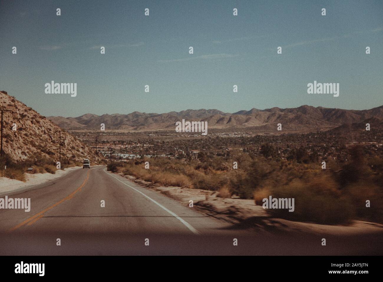 American desert road hi-res stock photography and images - Alamy