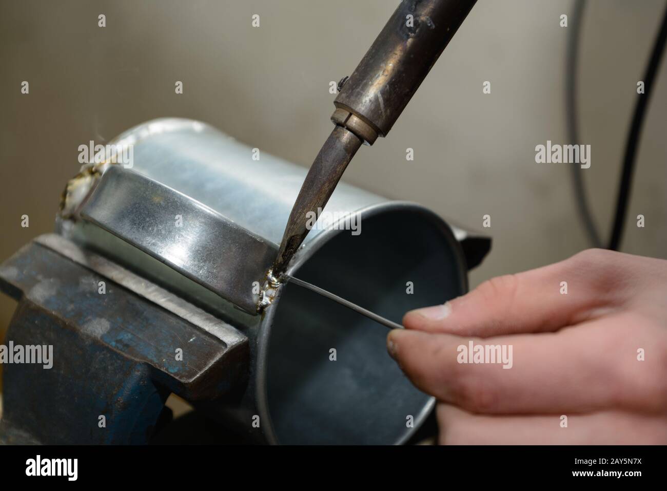 Solder joint hi-res stock photography and images - Alamy