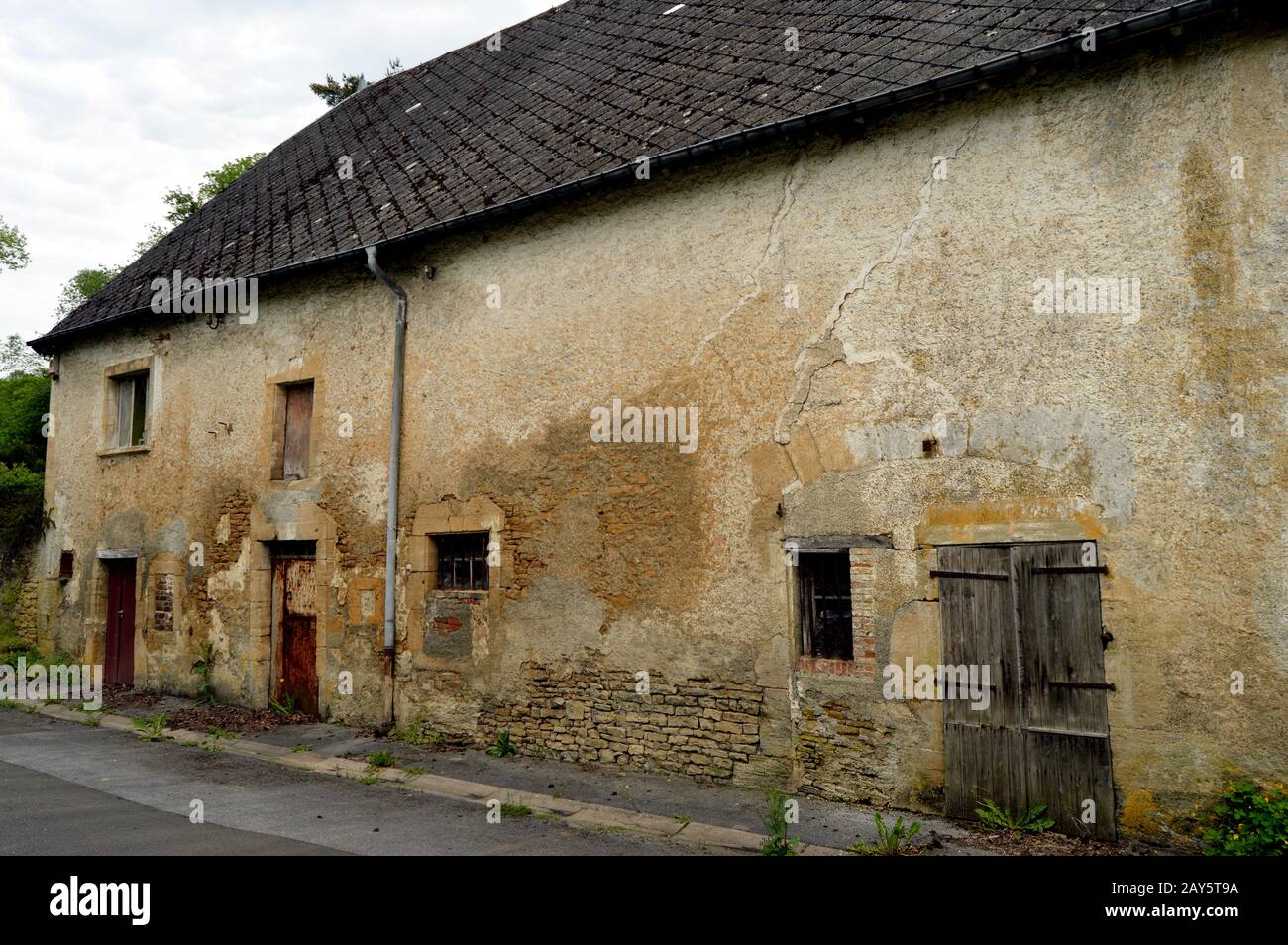 Old stone farm with cowsheds and horn of lodging house Stock Photo - Alamy