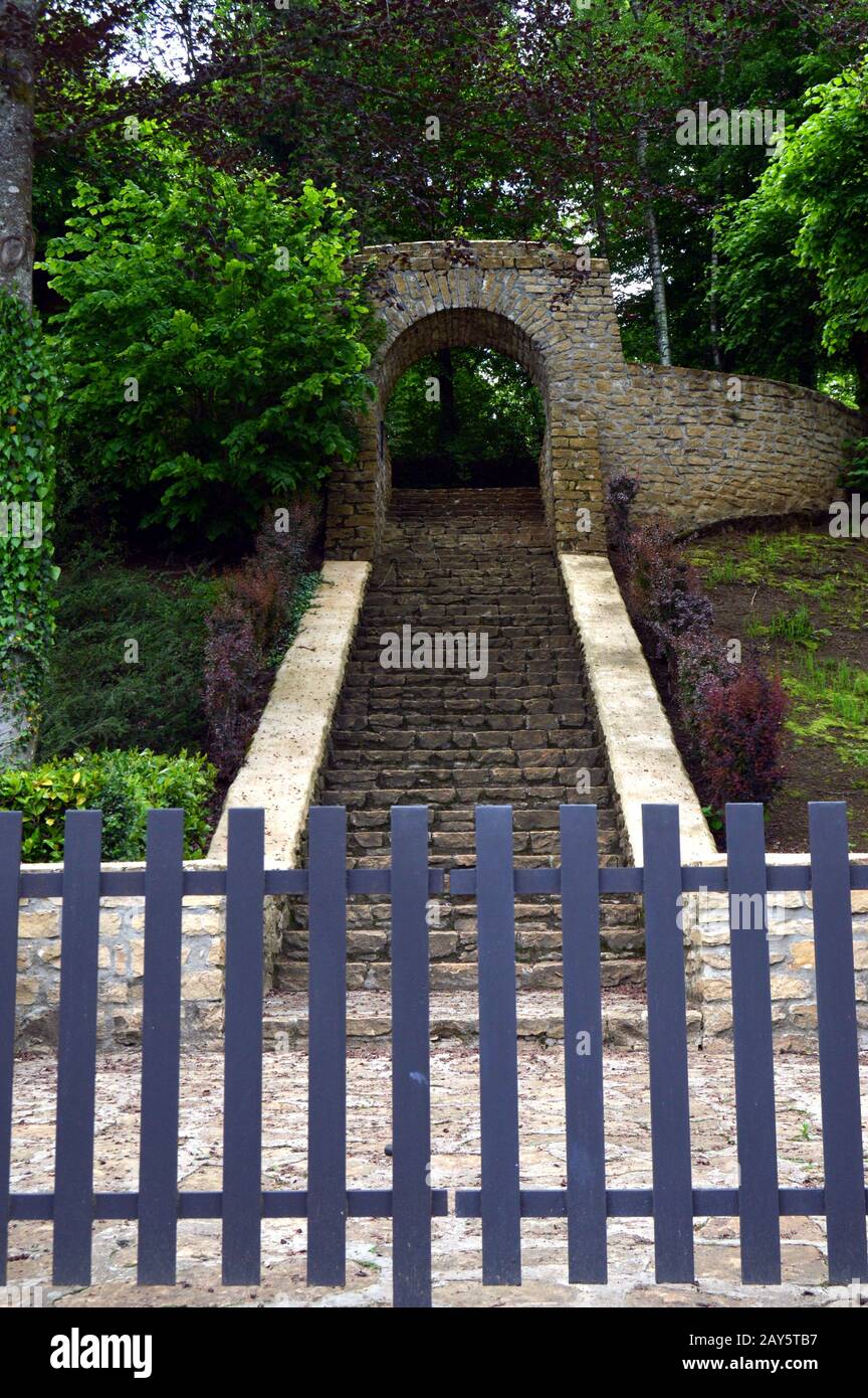 Stone cemetery stairs hi-res stock photography and images - Alamy
