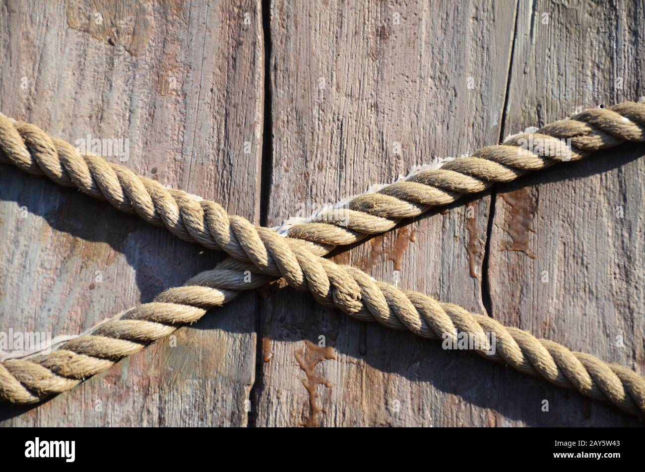 Rope cross hi-res stock photography and images - Alamy
