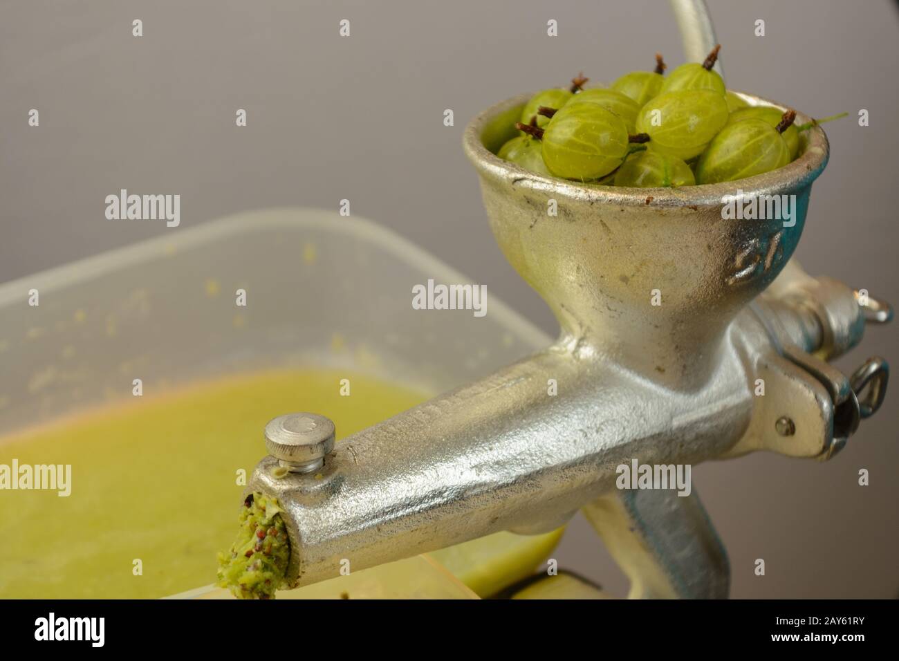 Fruit press hi-res stock photography and images - Alamy