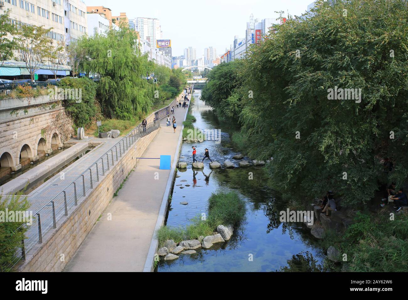 Cheonggyecheon river hi-res stock photography and images - Alamy
