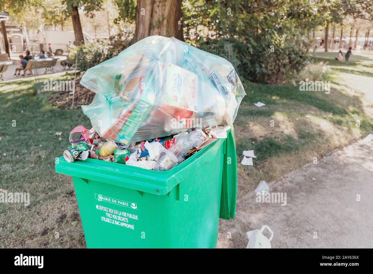 Public trash can overflowing garbage hi-res stock photography and ...