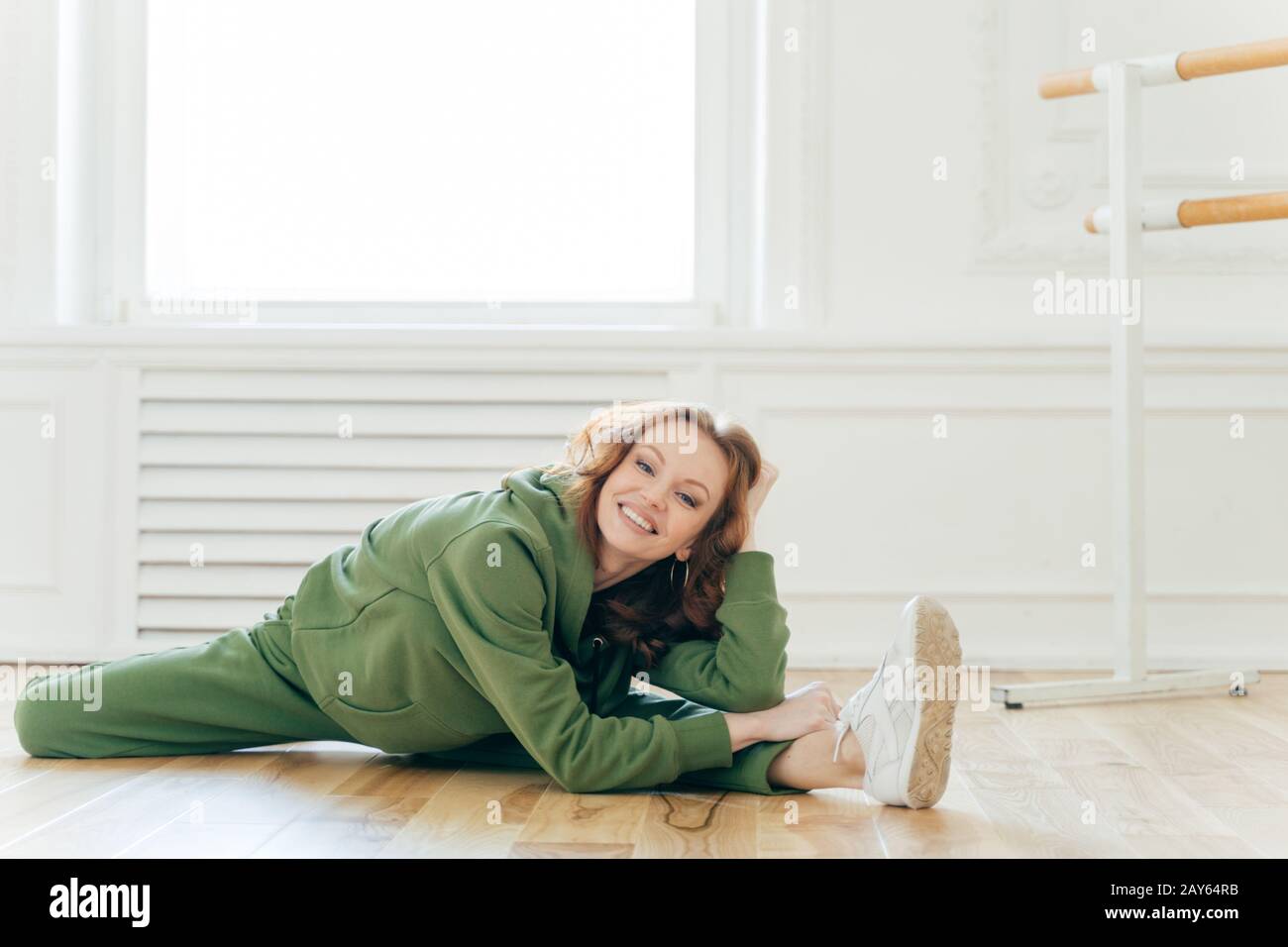 Leg split hi-res stock photography and images - Alamy