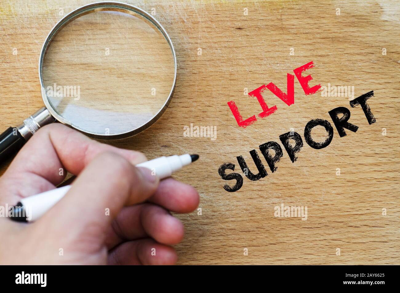 Live support text concept Stock Photo - Alamy