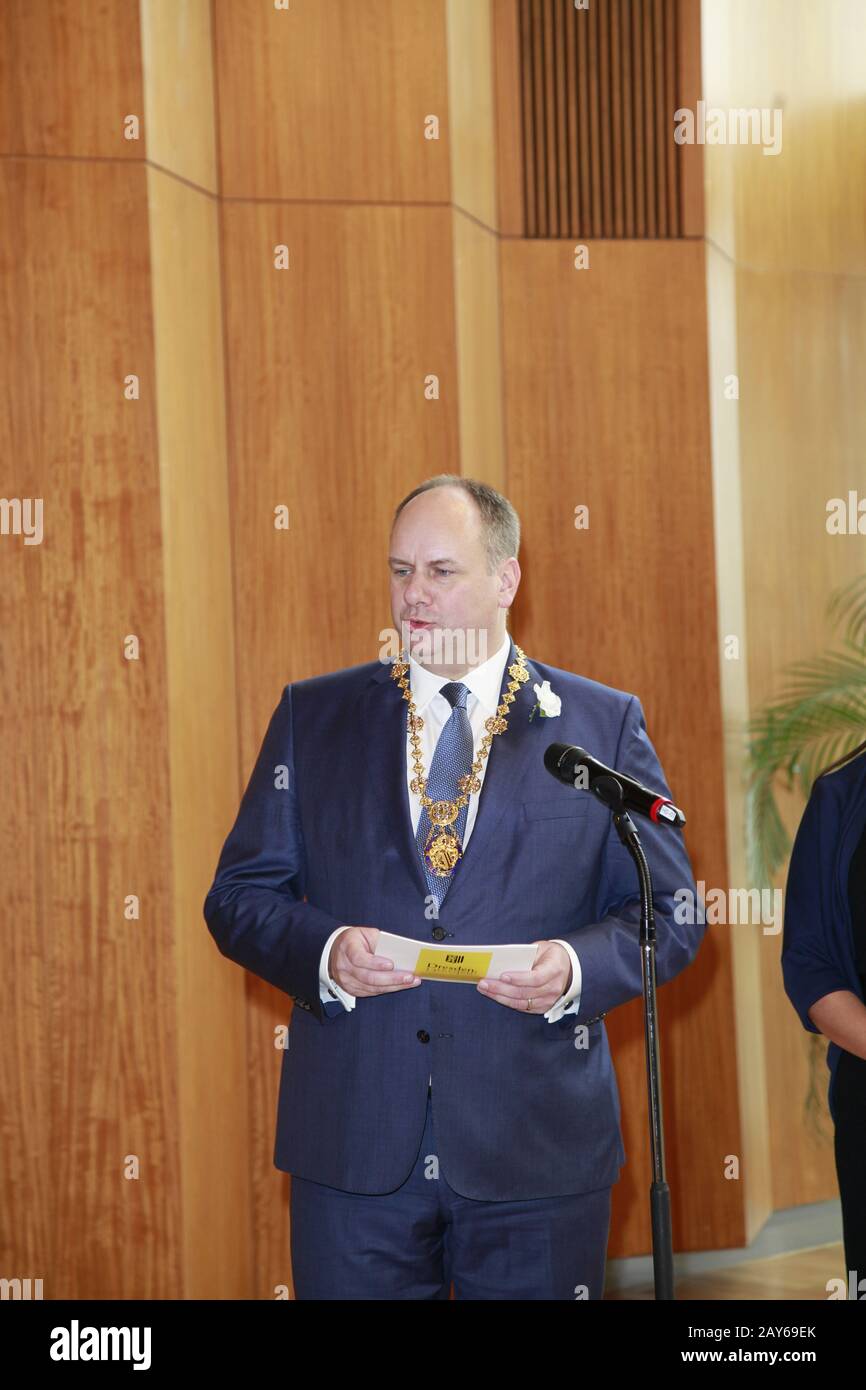 Dirk Hilbert bei der Gedenkveranstaltung zum 75. Jahrestag der ...