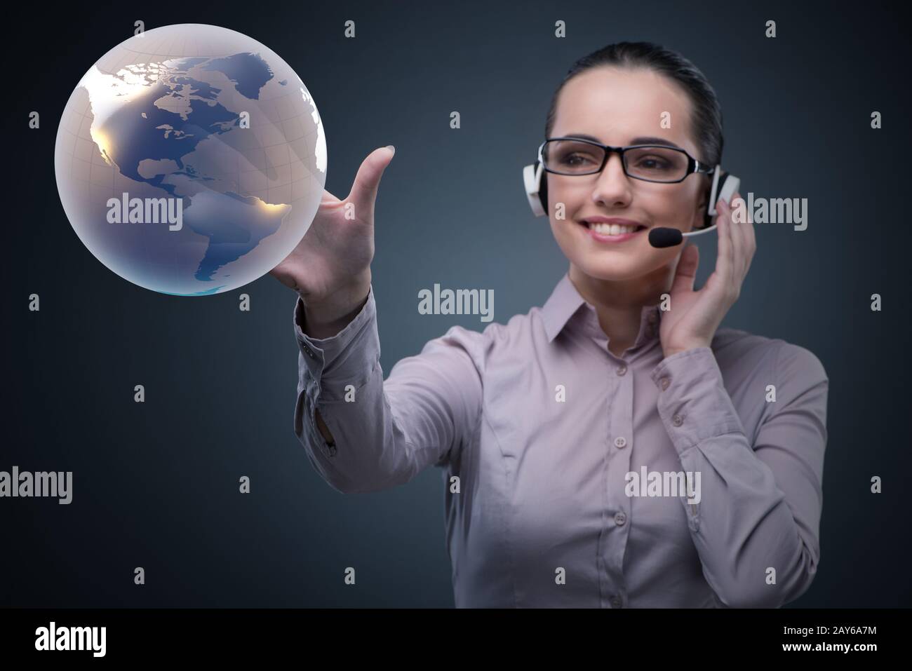 Global operator hi-res stock photography and images - Alamy