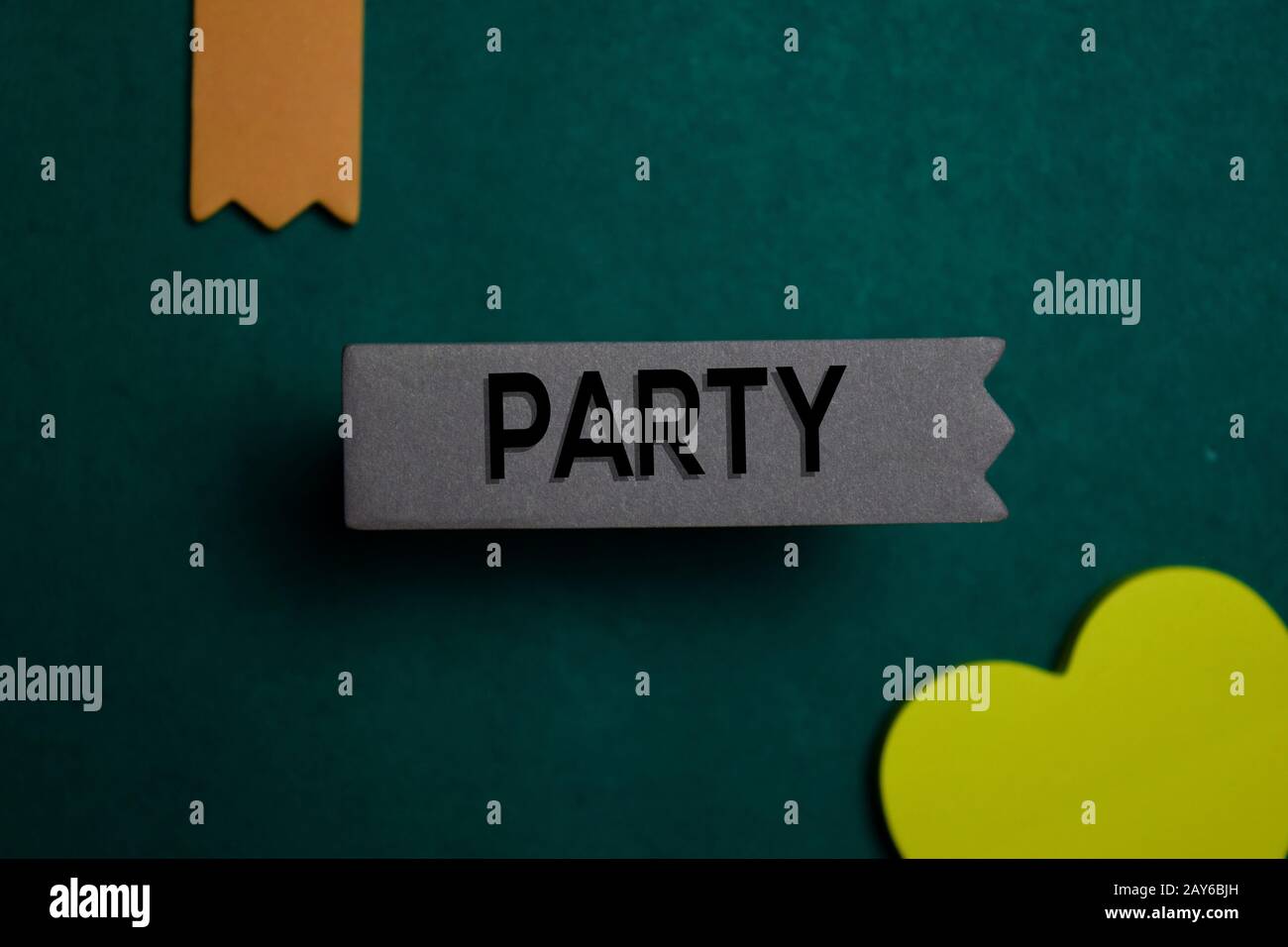 Happy birthday sticky note on hi-res stock photography and images - Alamy