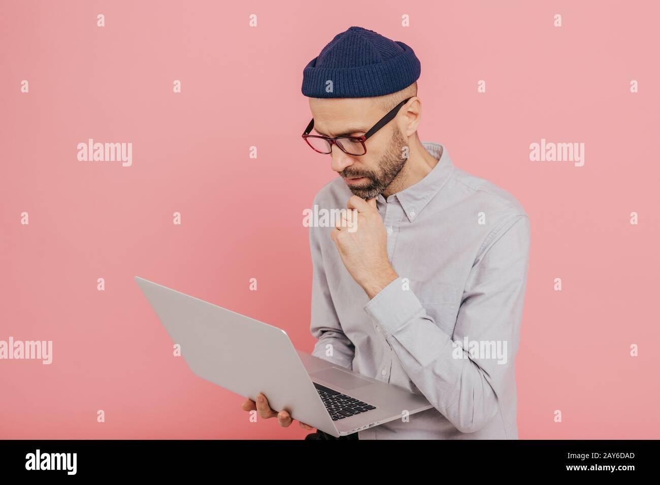 Experienced programmer hi-res stock photography and images - Alamy