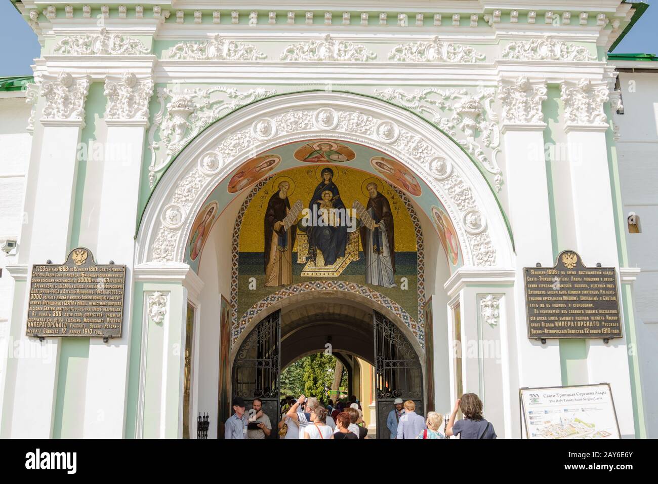 Holy gates in trinity sergius hi-res stock photography and images - Alamy
