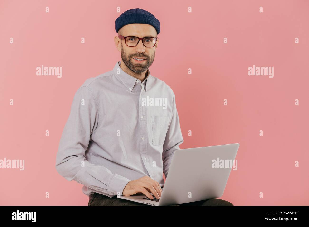 Male graphic designer hi-res stock photography and images - Alamy