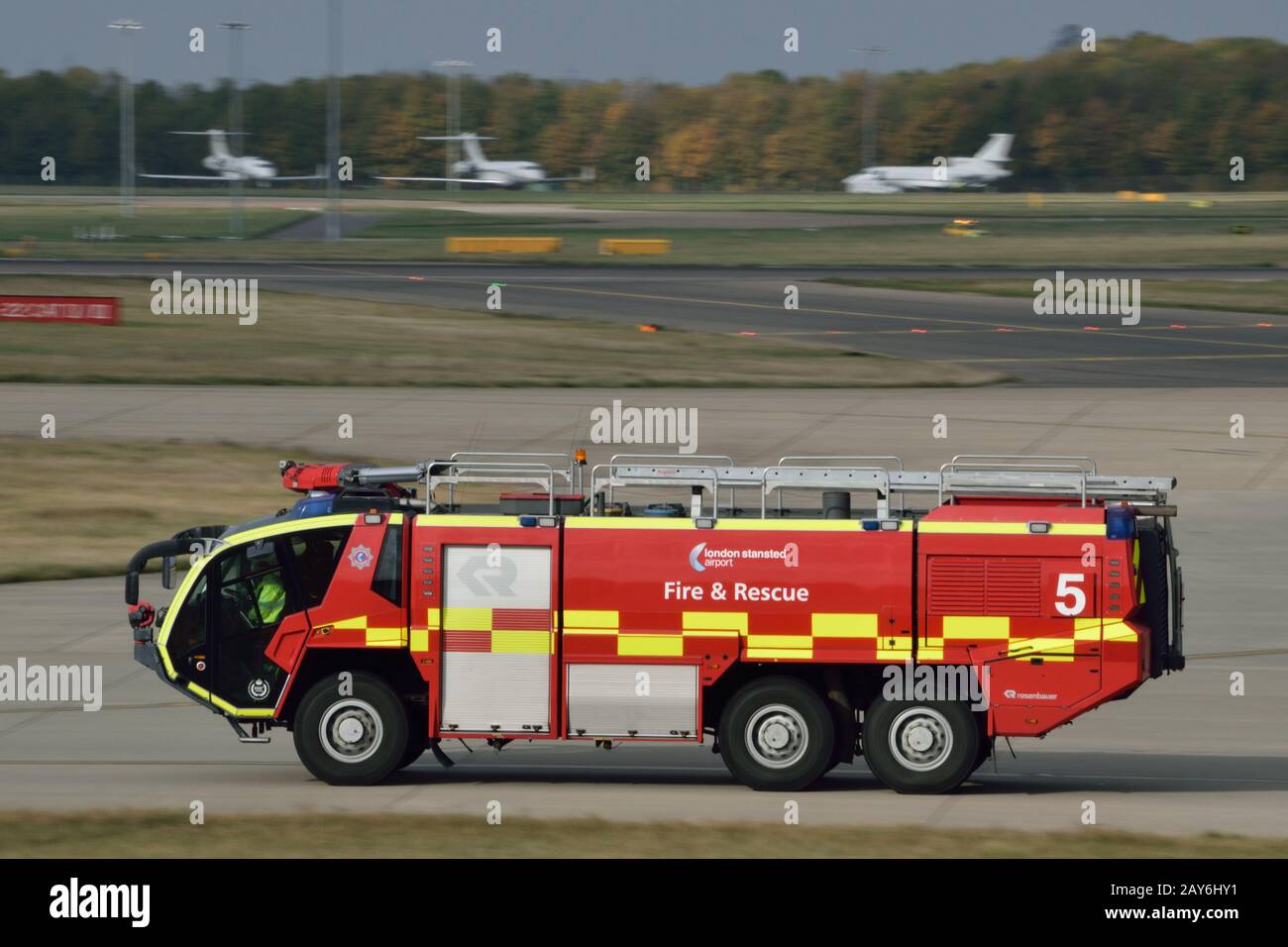 London stansted airport fire service hi-res stock photography and ...