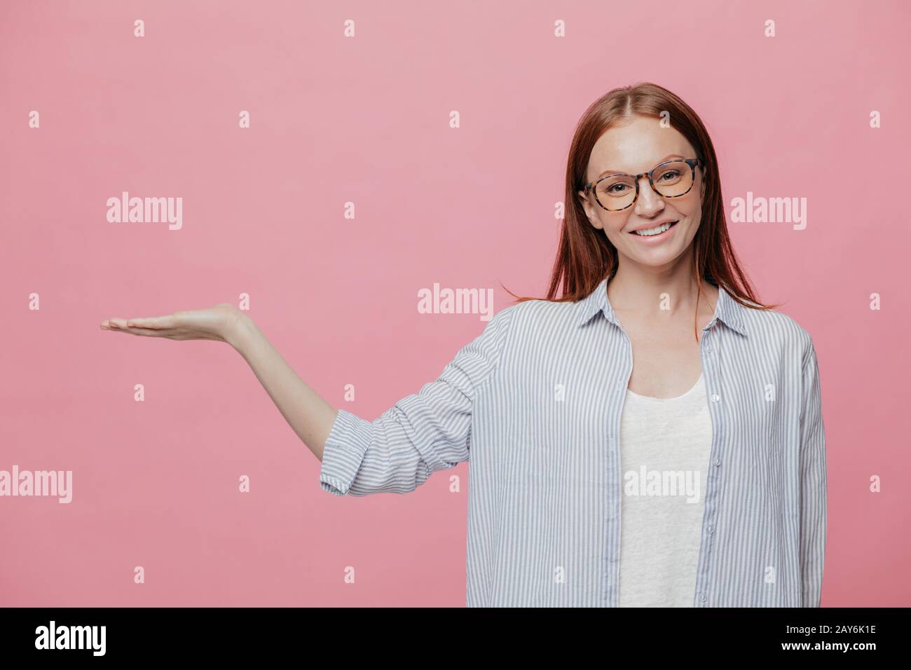 Young sylish woman hi-res stock photography and images - Alamy