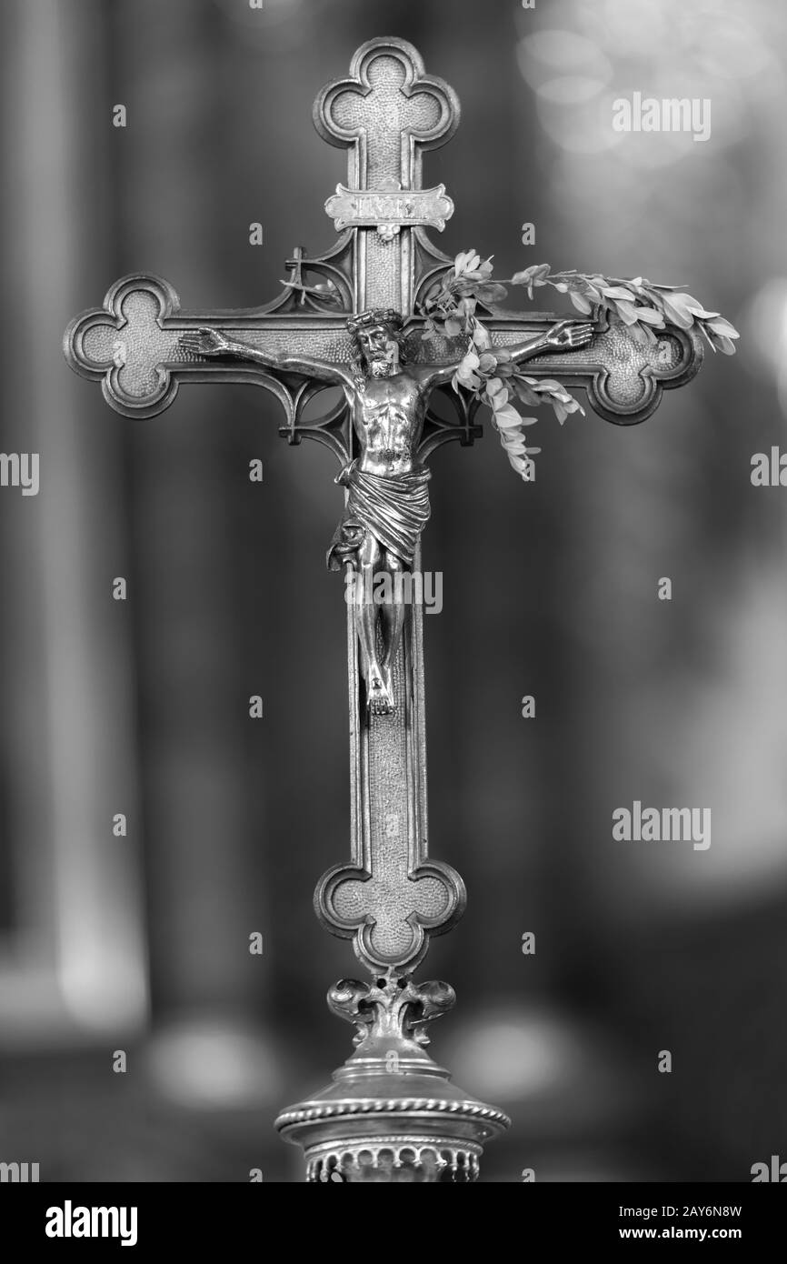 Altar cross hi-res stock photography and images - Alamy