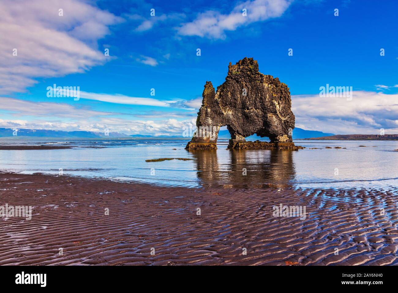 The cliff in Bay of Hoonah during low tide at sunset Stock Photo - Alamy