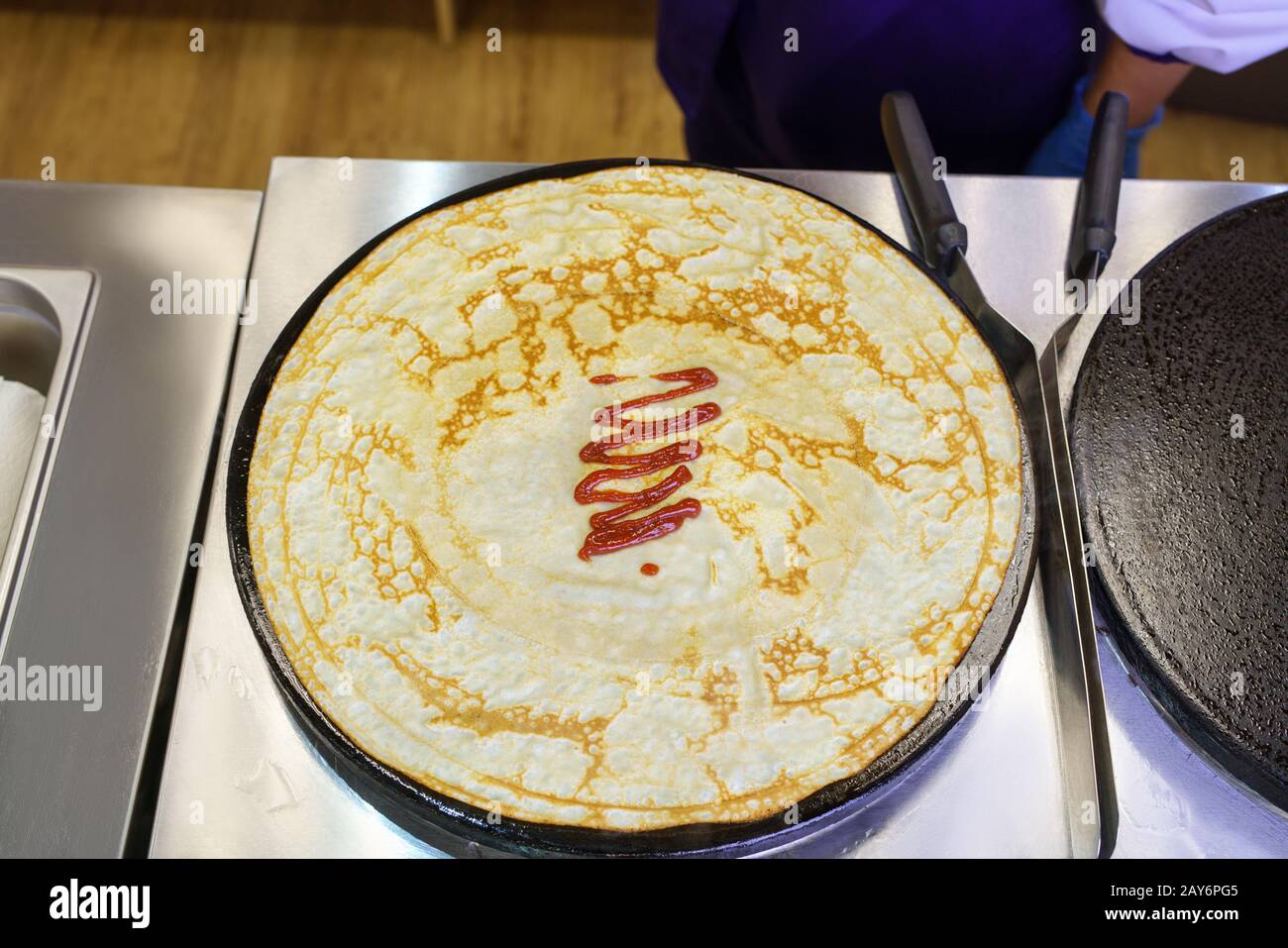 Pancake on frying pan view from above in a cafe Stock Photo - Alamy