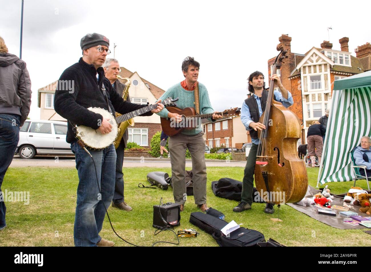 Traditional english folk hi-res stock photography and images - Alamy