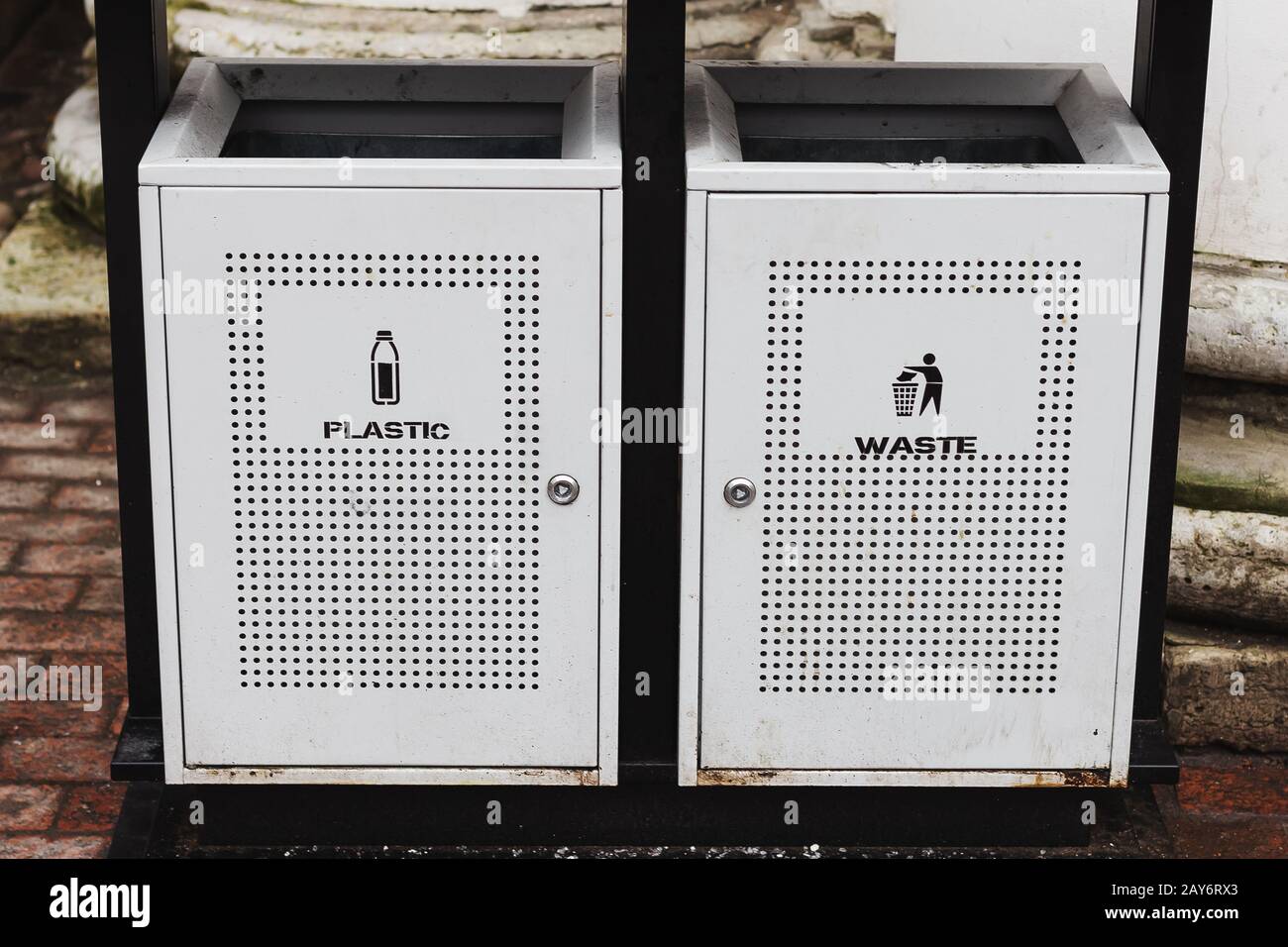 container separate sorting of garbage basket recycling Stock Photo - Alamy