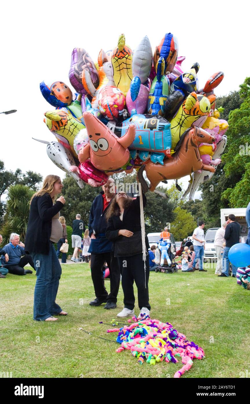 Balloon seller tourist hi-res stock photography and images - Alamy