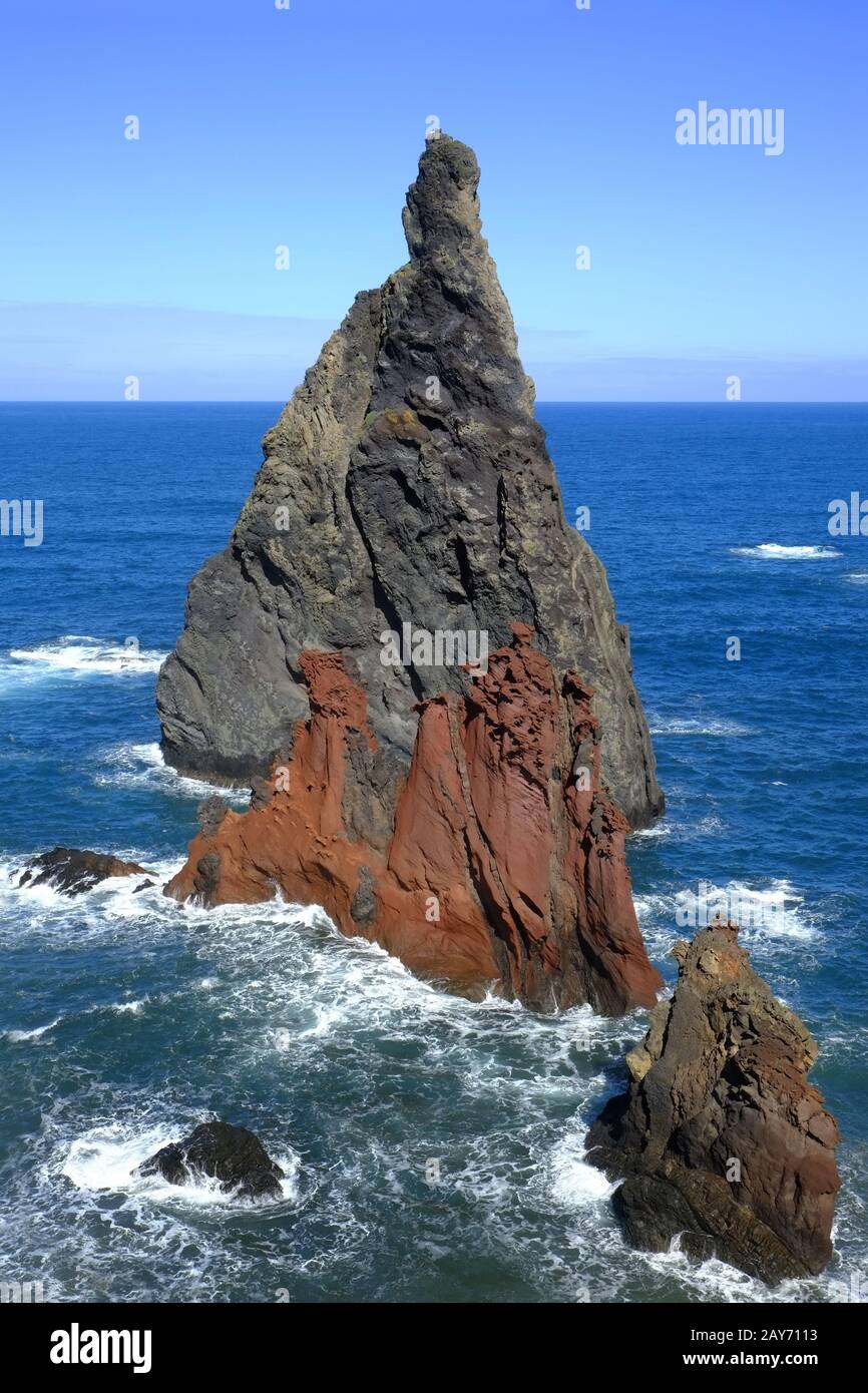 Madeira, red and grey cliff, Ponta de Sao Lourenco Stock Photo - Alamy