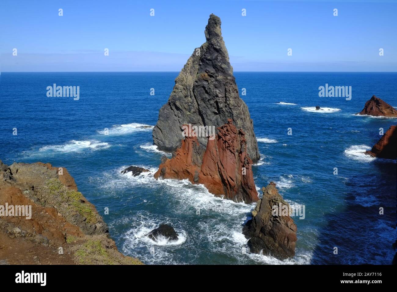 Madeira, red and grey cliff, Ponta de Sao Lourenco Stock Photo - Alamy