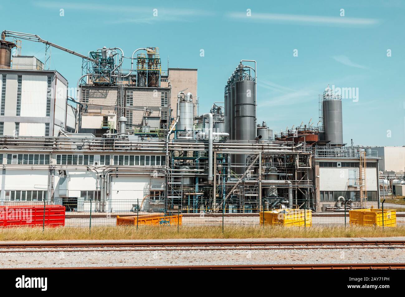 Big Industrial refinery plant and gas factory Stock Photo - Alamy