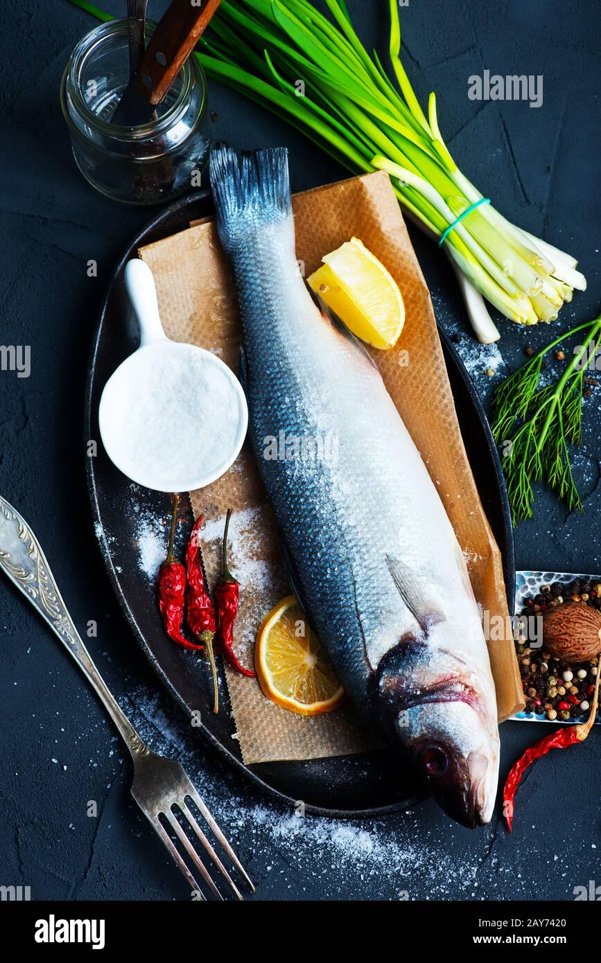 Pescado fresco fresh fish hi-res stock photography and images - Alamy