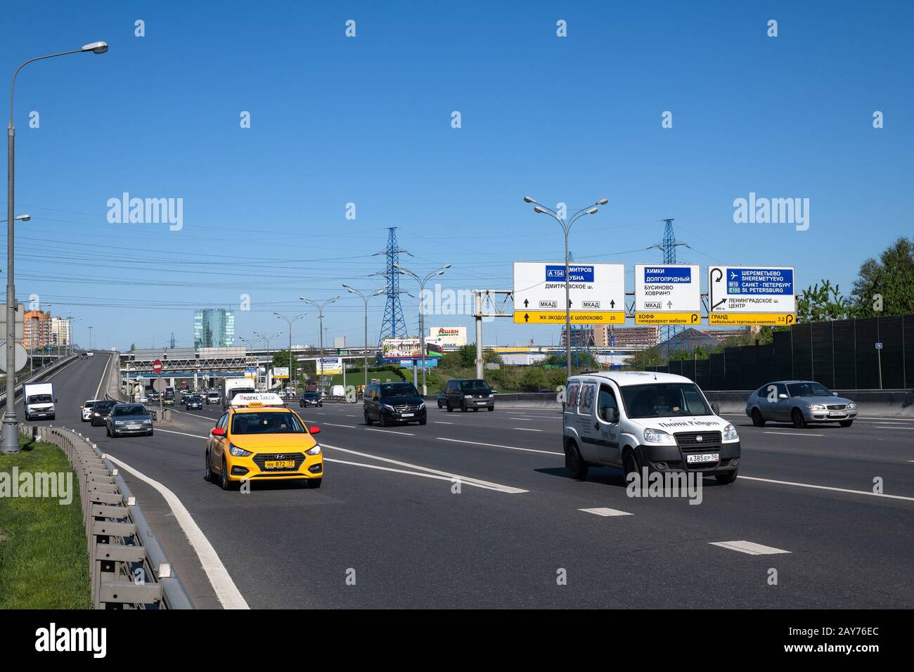 Overhead traffic highway hi-res stock photography and images - Alamy