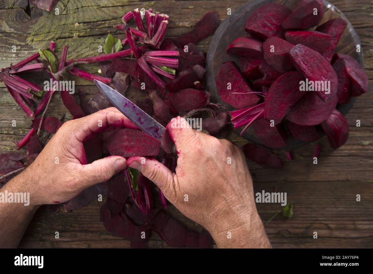 Peel the beetroot Stock Photo - Alamy