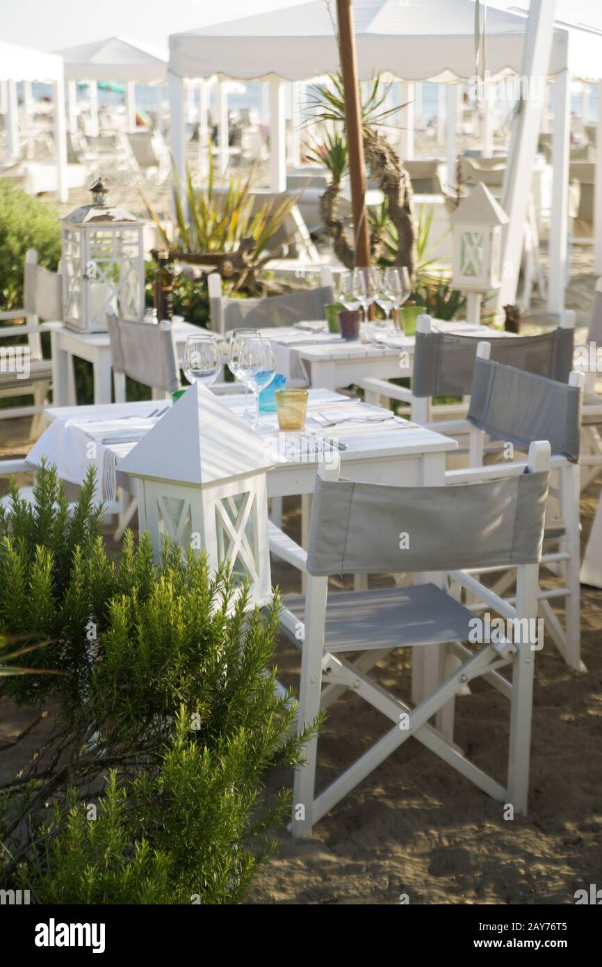 Very small restaurant hi-res stock photography and images - Alamy