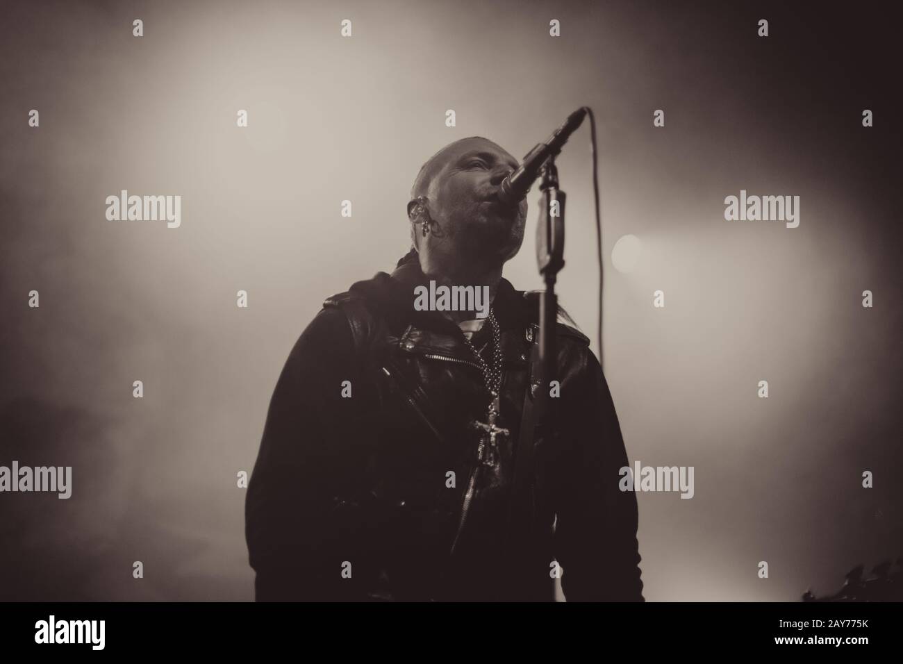 Nicke Borg singer/ guitarist from backyard babies live at o2 ritz ...