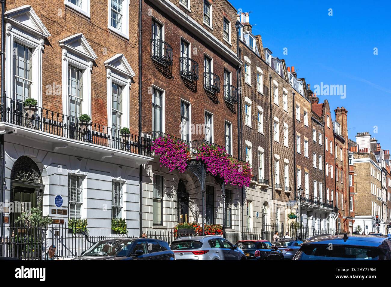 Terraced house fronts hi-res stock photography and images - Alamy