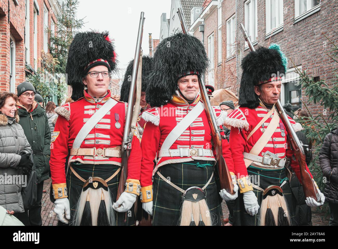 Scottish Highlanders in traditional clothing march through the streets ...