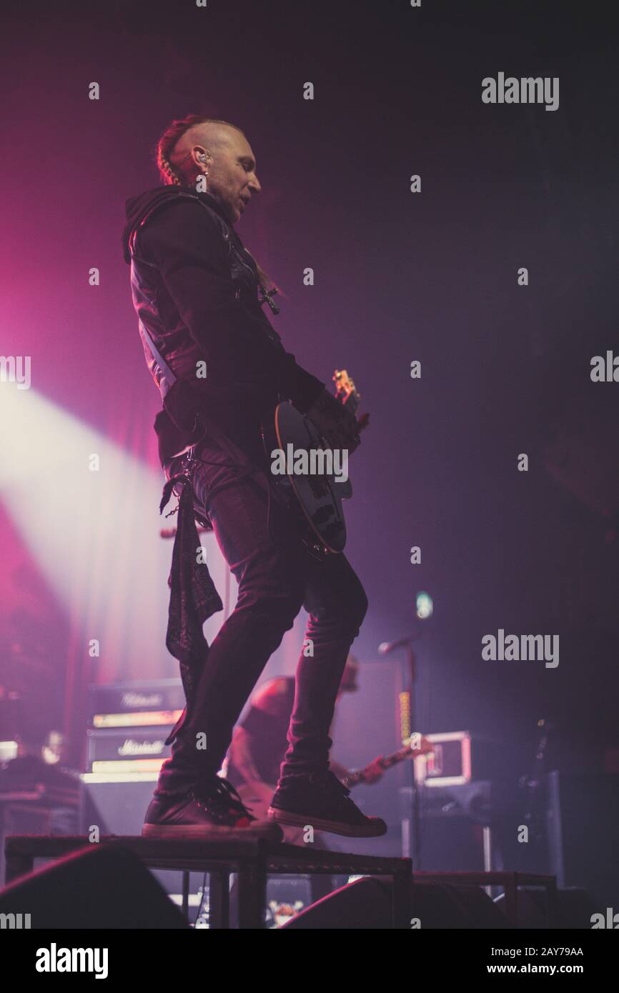 Nicke Borg singer/ guitarist from backyard babies live at o2 ritz ...
