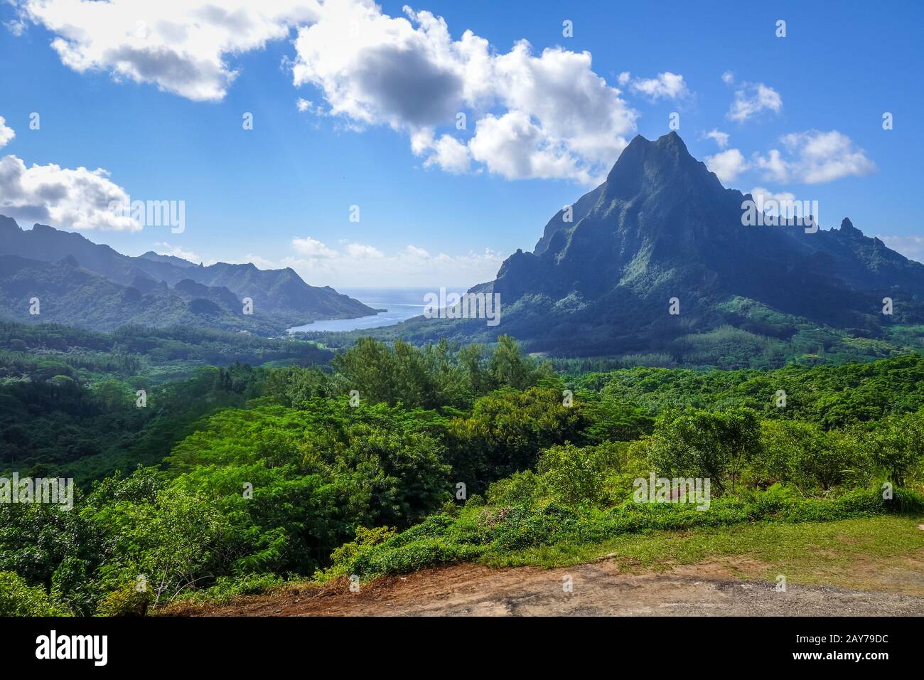 Aerial view of Opunohu, Cook’s Bay and lagoon in Moorea Island Stock ...