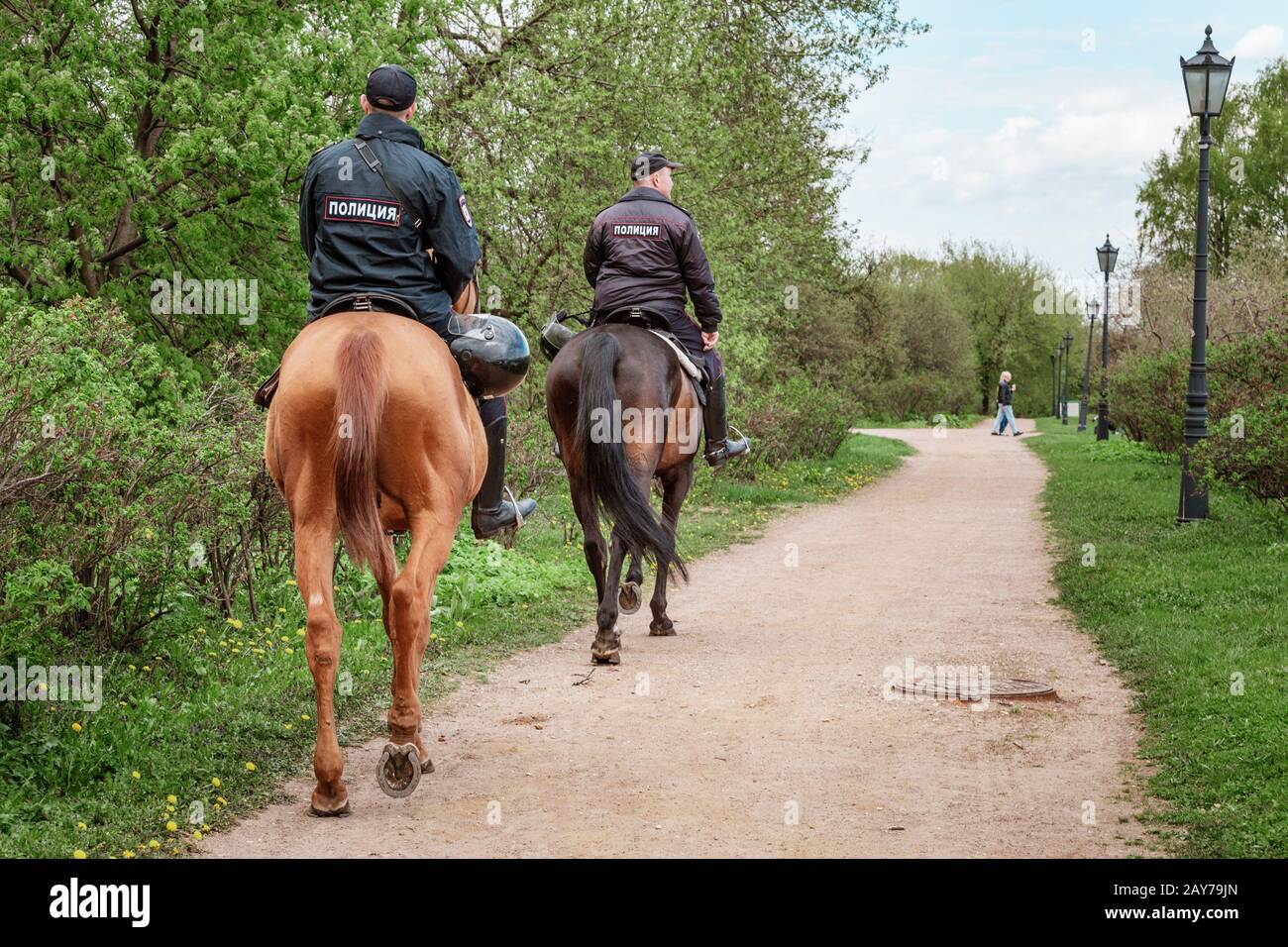 Female police officer riding horse hi-res stock photography and images ...