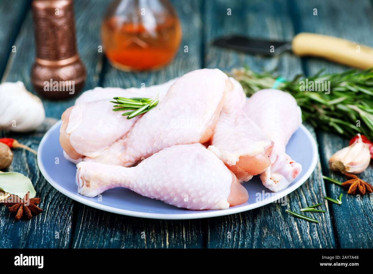 Five chicken legs hi-res stock photography and images - Alamy